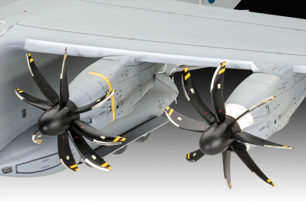 Revell - 1:72 Airbus A400M Atlas RAF (03822) Model Kit