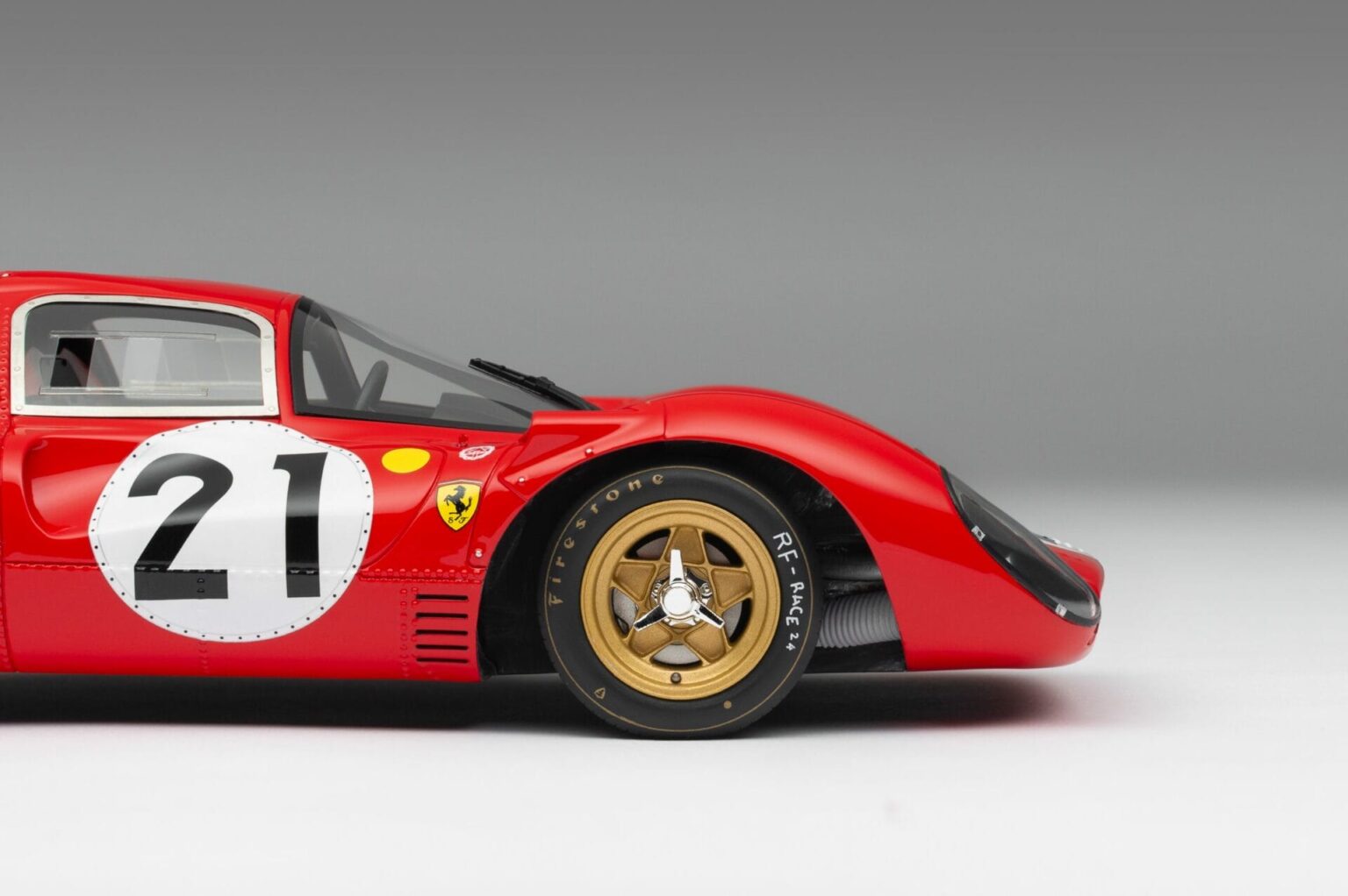 Amalgam 1:18 Ferrari 330 P4 (1967) - Resin Model