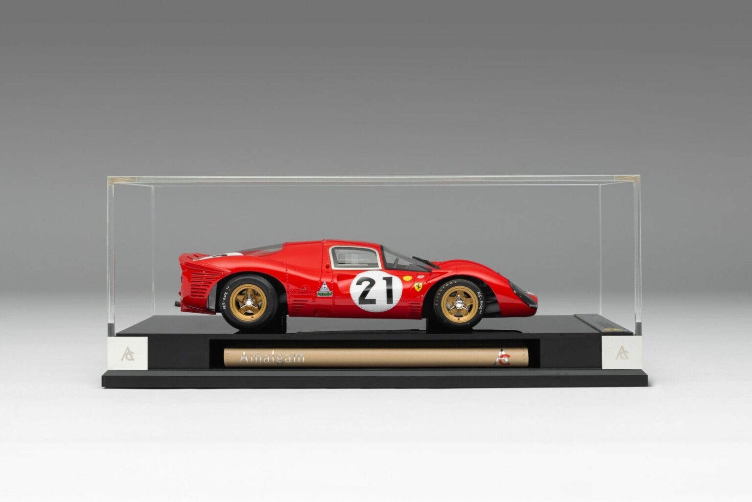Amalgam 1:18 Ferrari 330 P4 (1967) - Resin Model