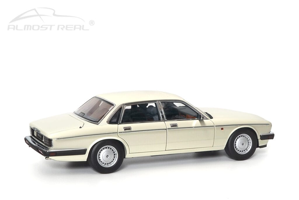 Almost Real - 1:18 Jaguar Daimler XJ6 (XJ40) Glacier White | Model Universe