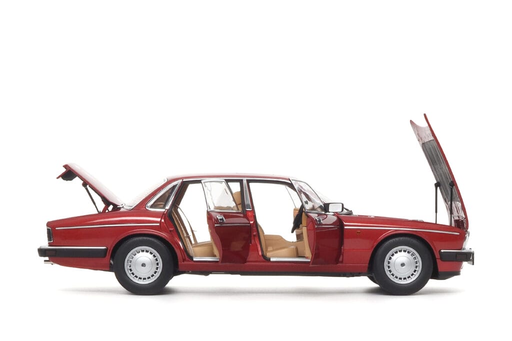 Almost Real - 1:18 Jaguar Daimler XJ6 (XJ40) Flamenco Red