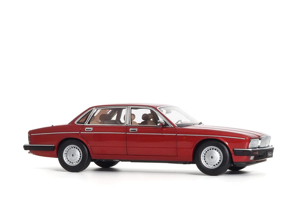 Almost Real - 1:18 Jaguar Daimler XJ6 (XJ40) Flamenco Red