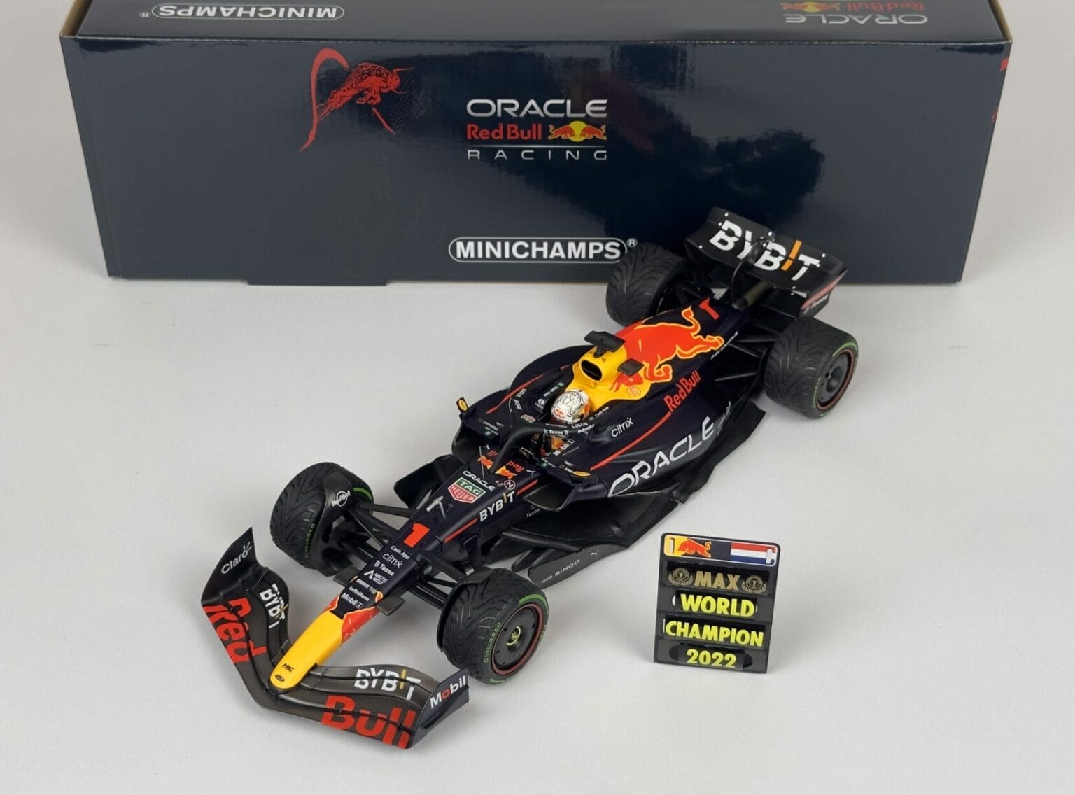 Minichamps - 1:18 Red Bull RB18 Max Verstappen Japan 2022 World ...