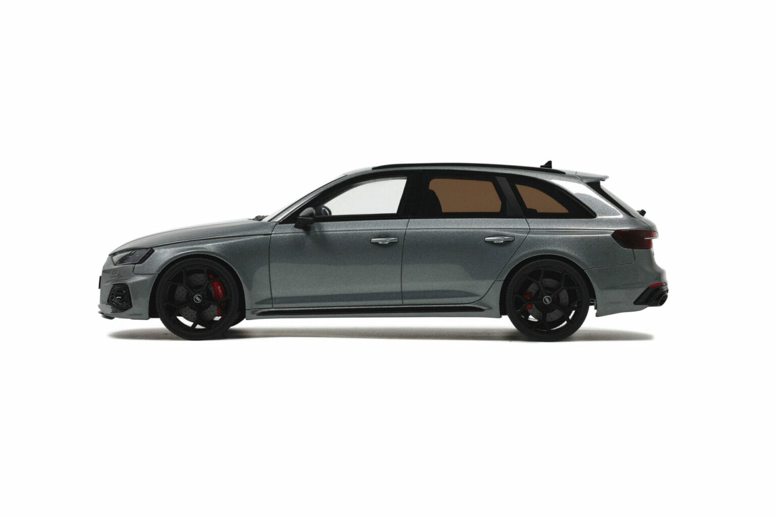GT Spirit Audi RS4 Avant Competition 2020 Daytona Grey a escala 1:18 ...