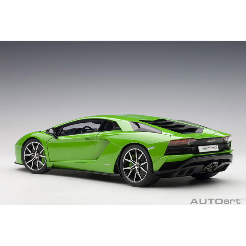 AUTOart - 1:18 Lamborghini Aventador S (Verde Mantis)