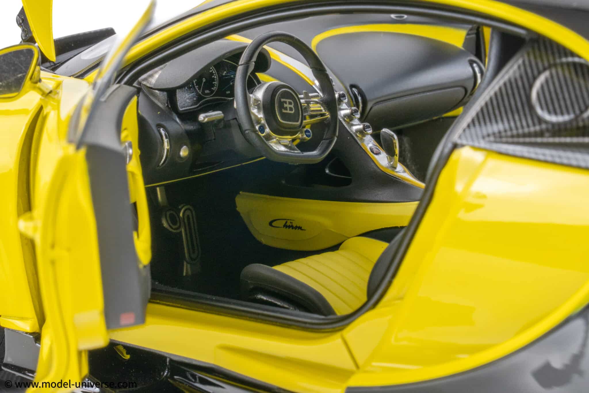 AUTOart - 1:18 Bugatti Chiron (Yellow Molsheim/Nocturne Black ...