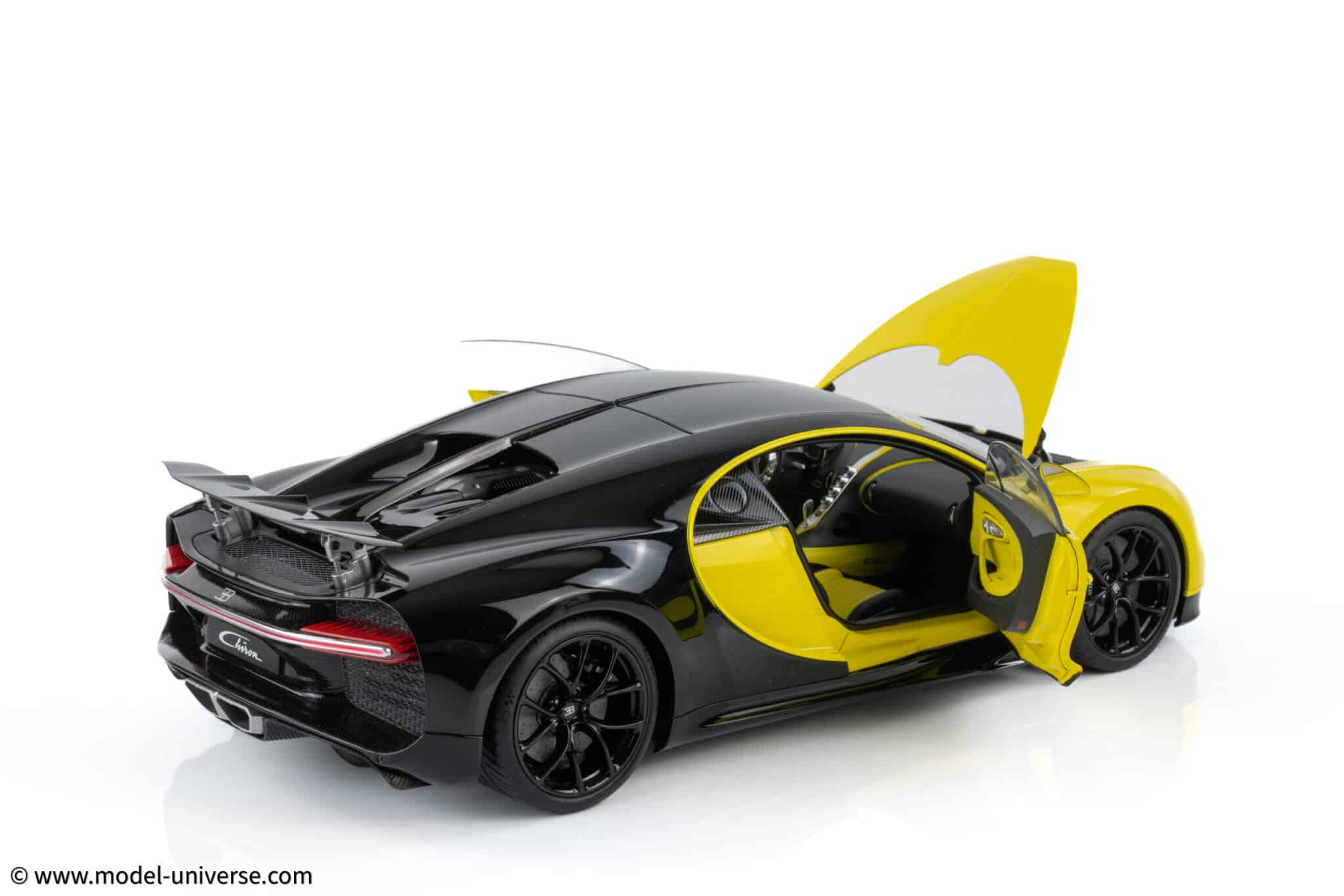 AUTOart - 1:18 Bugatti Chiron (Yellow Molsheim/Nocturne Black ...