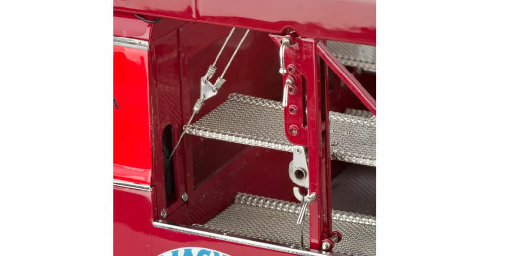 CMC - 1:18 Ferrari Racing Transporter Fiat 642 RN2 Bartoletti 1957 Red