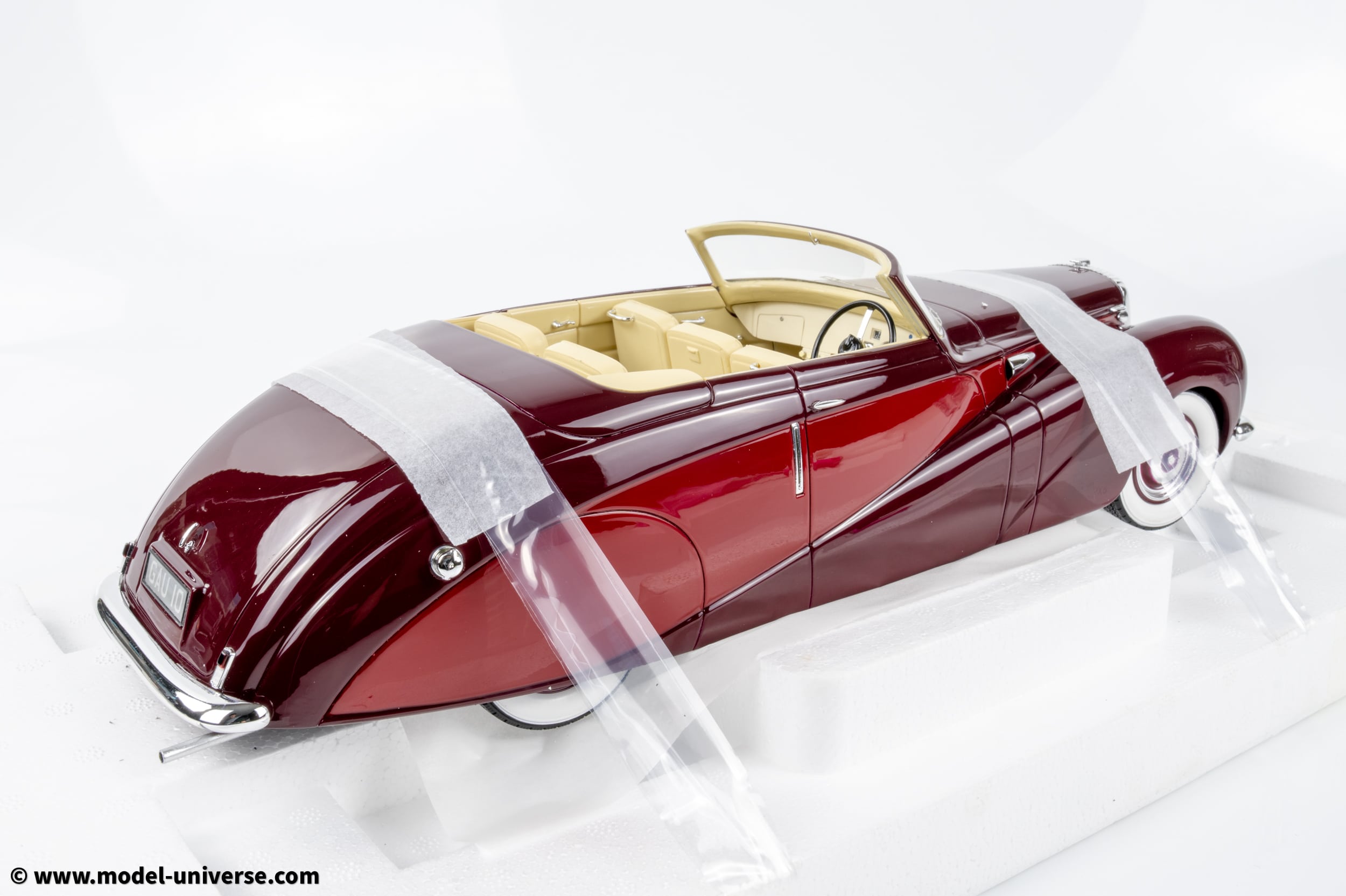 Matrix - 1:18 Daimler DE36 Hooper "Green Goddess" 1953 Red - Limited ...