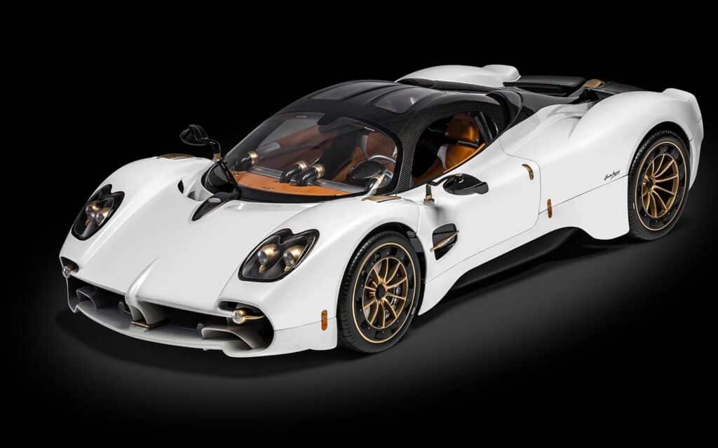 Pocher HK123 1:8 Scale Pagani Utopia Bianco Perla - Diecast Model Kit