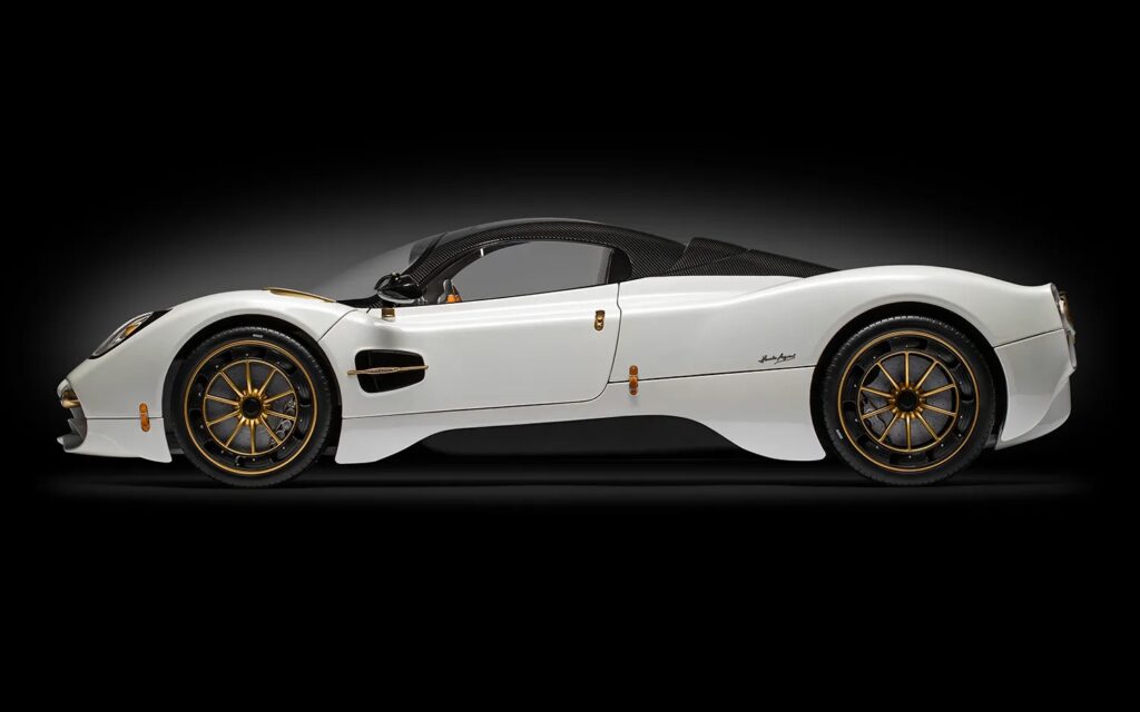 Pocher HK123 1:8 Scale Pagani Utopia Bianco Perla - Diecast Model Kit
